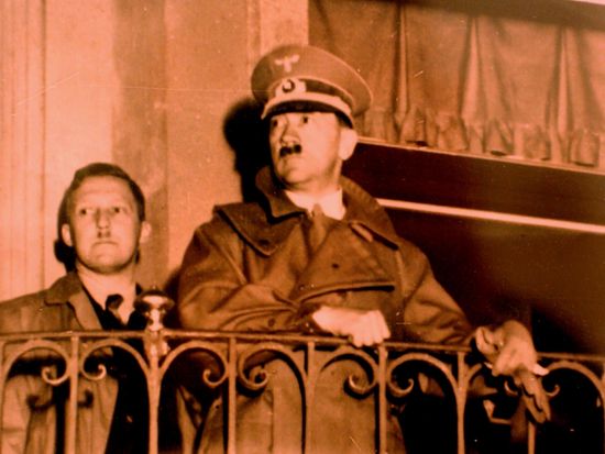 fotos de Linz Welcomes Home Nazi Leader Adolf - Foto de stock de ...