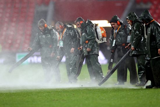 Workers Use Wind Blower Machines Reduce Editorial Stock Photo - Stock ...