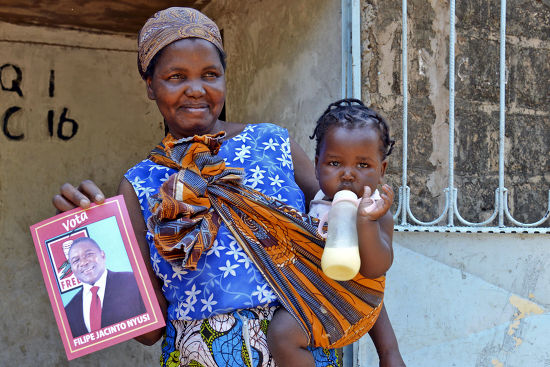 Woman Child Holds Poster Frelimo Party Editorial Stock Photo - Stock ...