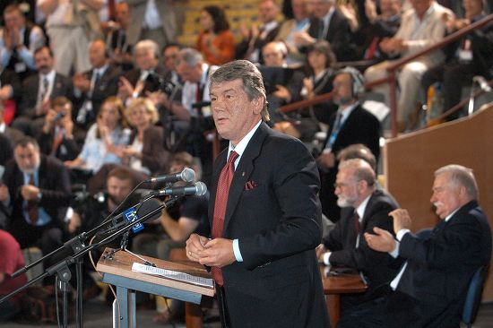 Ukrainian President Victor Yushchenko Delivers His Editorial Stock ...