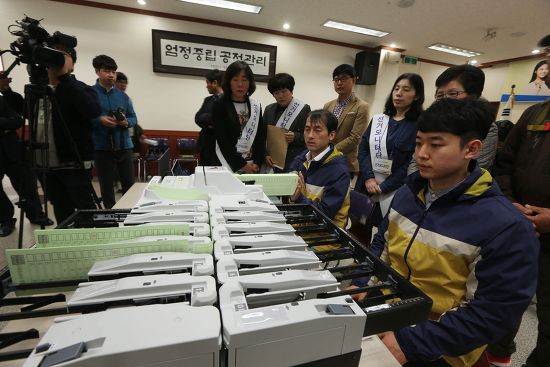 Using Counting Machines Regional Election Commission Editorial Stock ...