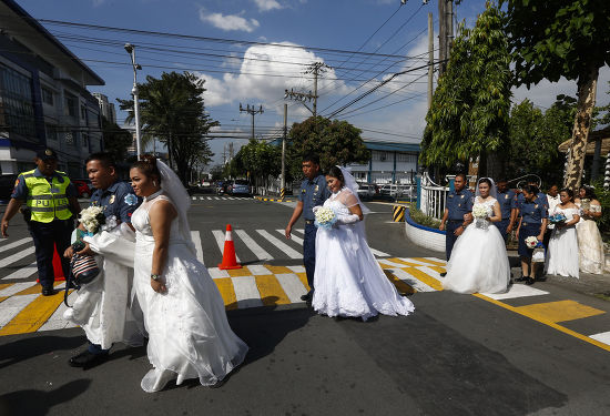 Filipino Police Officers Their Brides Cross Editorial Stock Photo ...