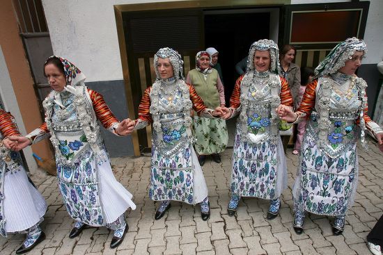 Kosovar Bosnian Women Dancing During Traditional Editorial Stock Photo ...