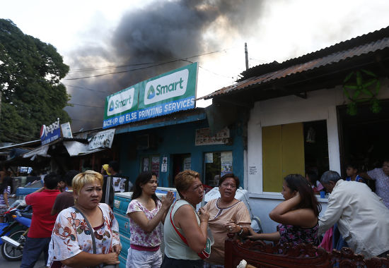 Filipino Residents React During Fire Pasong Editorial Stock Photo ...