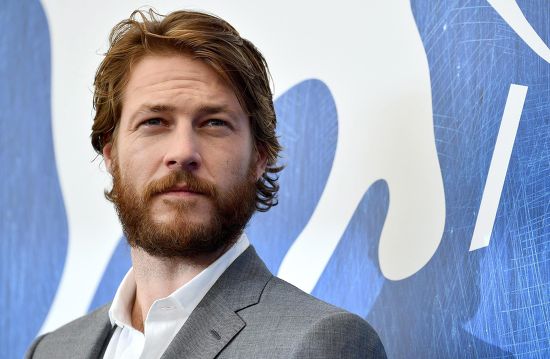 Australian Actor Luke Bracey Poses During Redaktionelles Stockfoto ...
