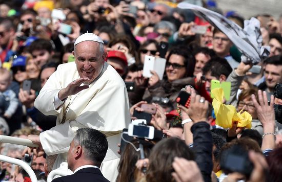 Pope Francis Waves Crowd Cheering Faithful Editorial Stock Photo ...