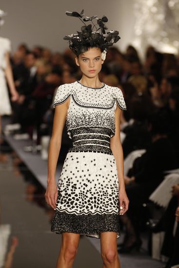Model Falls On Catwalk Editorial Stock Photo - Stock Image | Shutterstock
