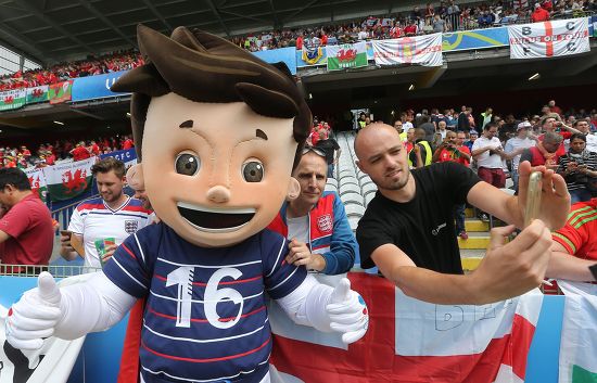 Mascot Super Victor Poses Supporters England Editorial Stock Photo ...