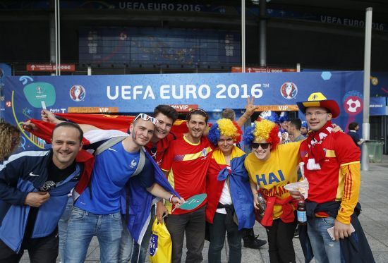 French Romanian Fans Cheer Their Teams Editorial Stock Photo - Stock ...