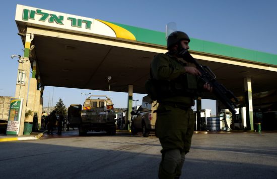 Israeli Soldier Stands Guard Gas Station Editorial Stock Photo - Stock ...