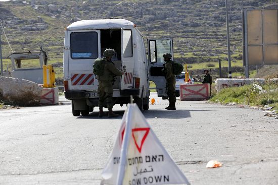 Israeli Soliders Check Id Palestinian Drivers Editorial Stock Photo ...