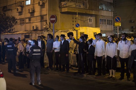 Ultra Orthodox Jews Stand Scene Watching Editorial Stock Photo - Stock ...