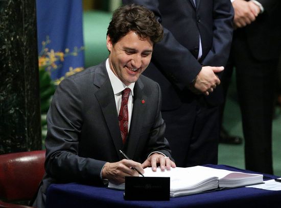 Justin Trudeau Prime Minister Canada Signs Editorial Stock Photo ...