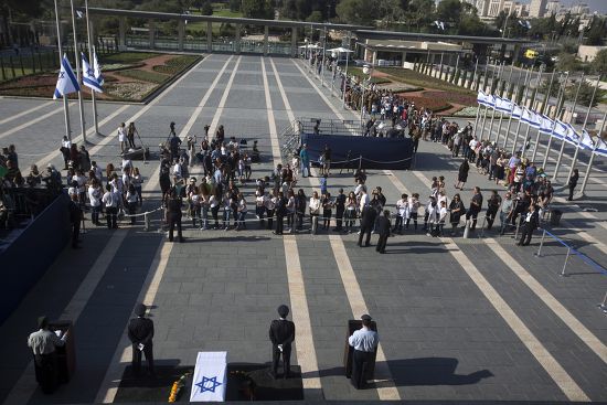 Israeli Honor Guards Stand Next Coffin Editorial Stock Photo - Stock ...