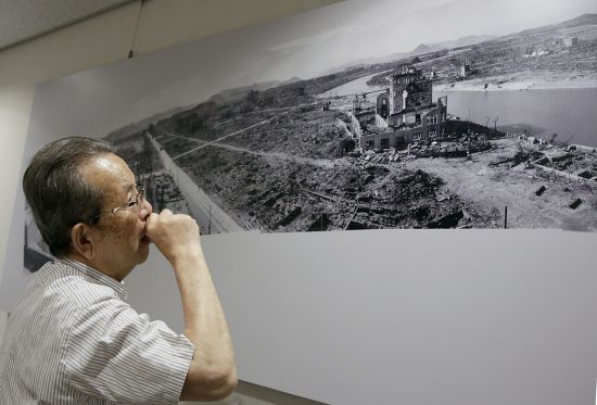 Mitsuo Kodama 82yearold Abomb Survivor Look Editorial Stock Photo ...