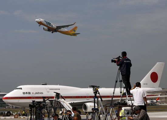 Aiplane Flies Over Filipino Cameraman March Editorial Stock Photo ...