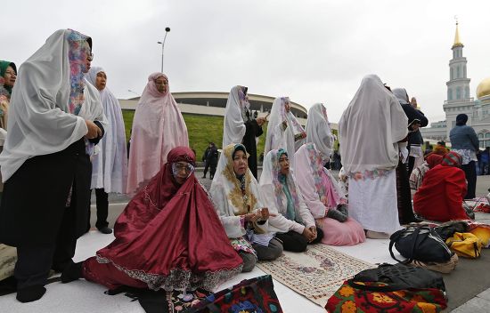Russian Muslim Women Attend Morning Prayers Editorial Stock Photo ...
