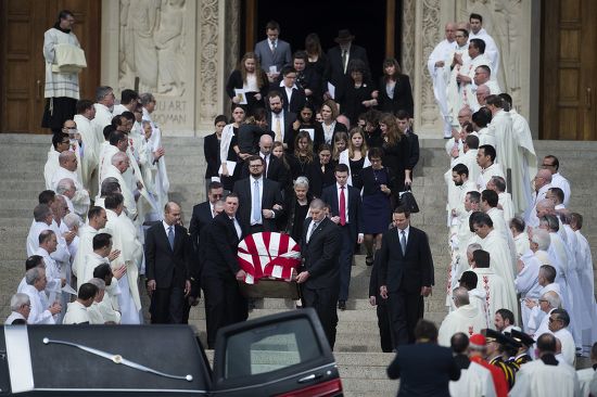 Pall Bearers Carry Flag Draped Casket Editorial Stock Photo - Stock ...