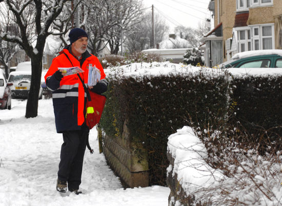 Postman Paul Rosier Delivering Mail Swindon Editorial Stock Photo ...