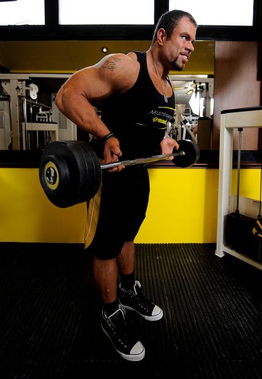 Bodybuilder Daniel Hill Demonstrates Lifting Technique Editorial Stock ...