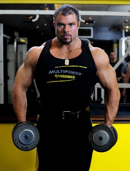 Bodybuilder Daniel Hill Demonstrates Lifting Technique Editorial Stock ...