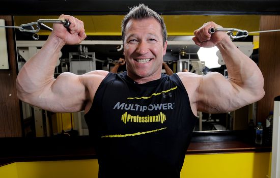 Bodybuilder Gunter Schlierkamp Demonstrates Lifting Technique Editorial ...