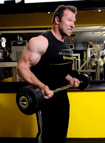 Bodybuilder Gunter Schlierkamp Demonstrates Lifting Technique Editorial ...