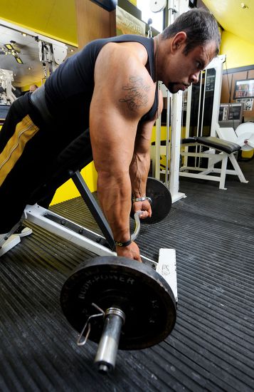 Bodybuilder Daniel Hill Demonstrates Lifting Technique Editorial Stock ...