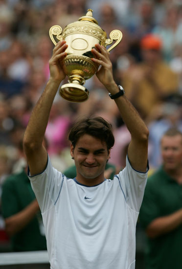 Roger Federer Lifts Wimbledon Trophy Editorial Stock Photo - Stock ...