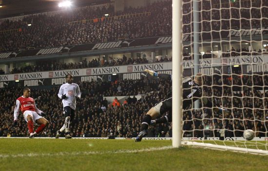 Julio Baptista Arsenal Scores Past Tottenham Editorial Stock Photo ...