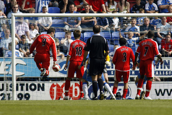 Mark Viduka Middlesbrough Scores Opening Goal Editorial Stock Photo ...