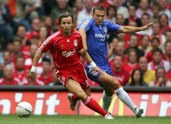 Bolo Zenden Liverpool Battles Andriy Shevchenko Editorial Stock Photo ...