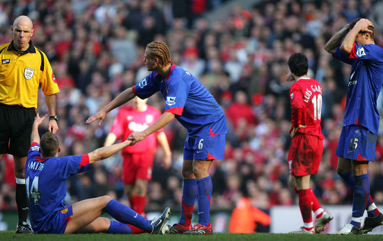 Distraught Manchester United Players Alan Smith Editorial Stock Photo ...