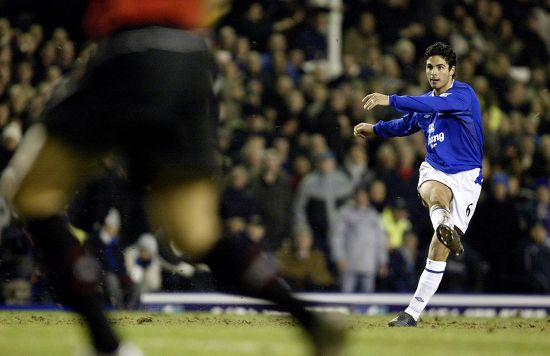 Evertons Mikel Arteta Takes Free Kick Editorial Stock Photo - Stock ...