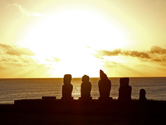 Sunset Moai Statues Hanga Roa Beach Editorial Stock Photo - Stock Image ...