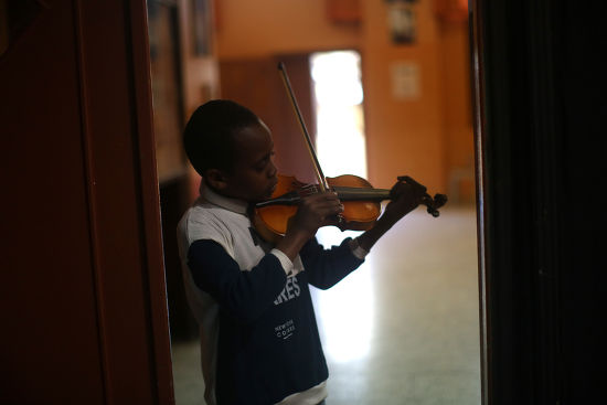 Palestinian Boy Plays Violin Arts Center Editorial Stock Photo - Stock ...