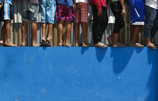 Filipino Residents Watch Atop Wall Group Editorial Stock Photo - Stock ...