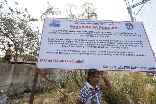 Filipino Resident Stands Under Government Advisory Editorial Stock ...