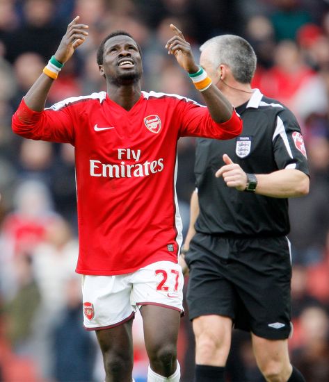 Emmanuel Eboue Arsenal Celebrates By Pointing Editorial Stock Photo ...