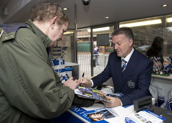 Andy Sinton Signs Autographs Club Shop Editorial Stock Photo - Stock ...
