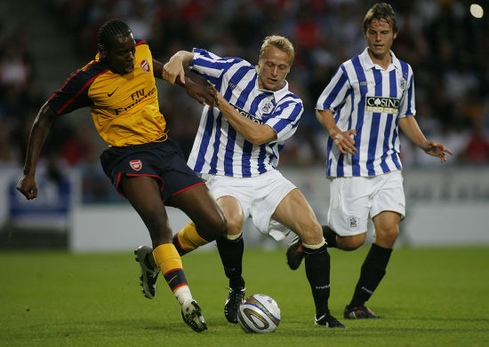 Jay Emmanuelthomas Arsenal Tussles Tom Clarke Editorial Stock Photo ...