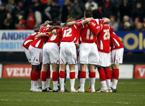 Charlton Athletic Team Huddle Before Match Editorial Stock Photo ...