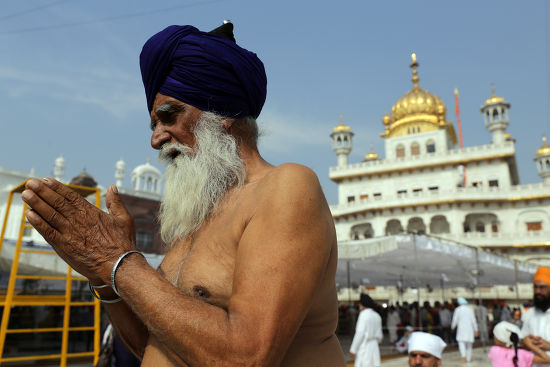 Baptized Sikh Man Prays Golden Temple Editorial Stock Photo - Stock ...
