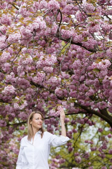 Elizabeth Cooper Enjoys Cherry Blossom Greenwich Editorial Stock Photo ...
