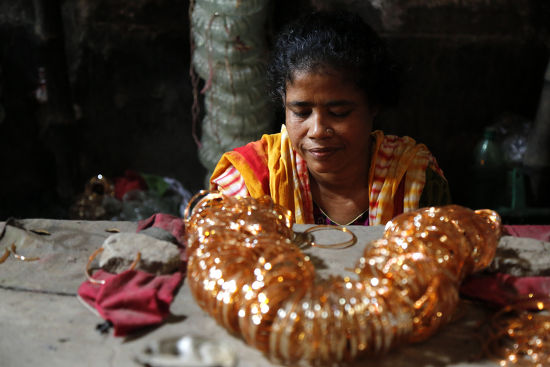 Woman Works Bangle Factory Without Safety Editorial Stock Photo - Stock ...