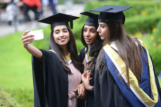 Regents University Londongraduation Ceremony Students Graduate ...