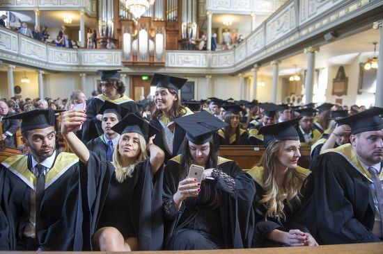 Regents University Londongraduation Ceremony Students Graduate ...