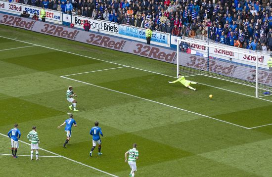 Scott Sinclair Celtic Sends Rangers Goalkeeper Editorial Stock Photo ...
