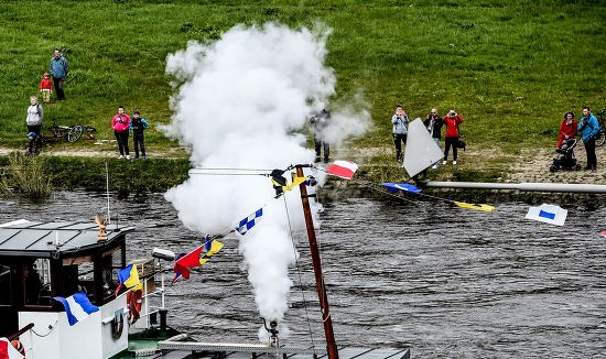 Spectators Observe Steamboat Parade River Bank Editorial Stock Photo ...