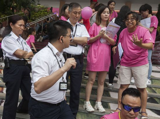 Security Guards Argue Activists Around Eighty Editorial Stock Photo ...